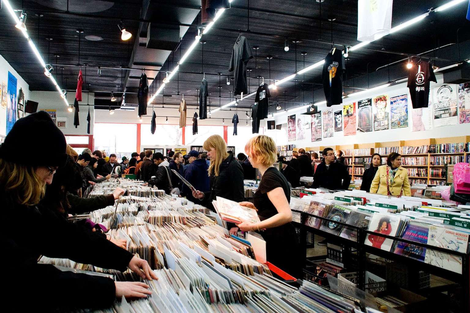 Chicago Record Stores - A Community-First Guide to a Sneaky Top 5 Vinyl ...