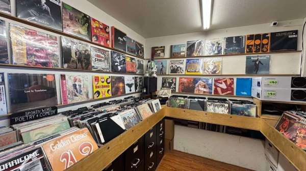 Seattle’s Vinyl Goldmine: 8 Record Stores That Hit Different - Recordbuilds